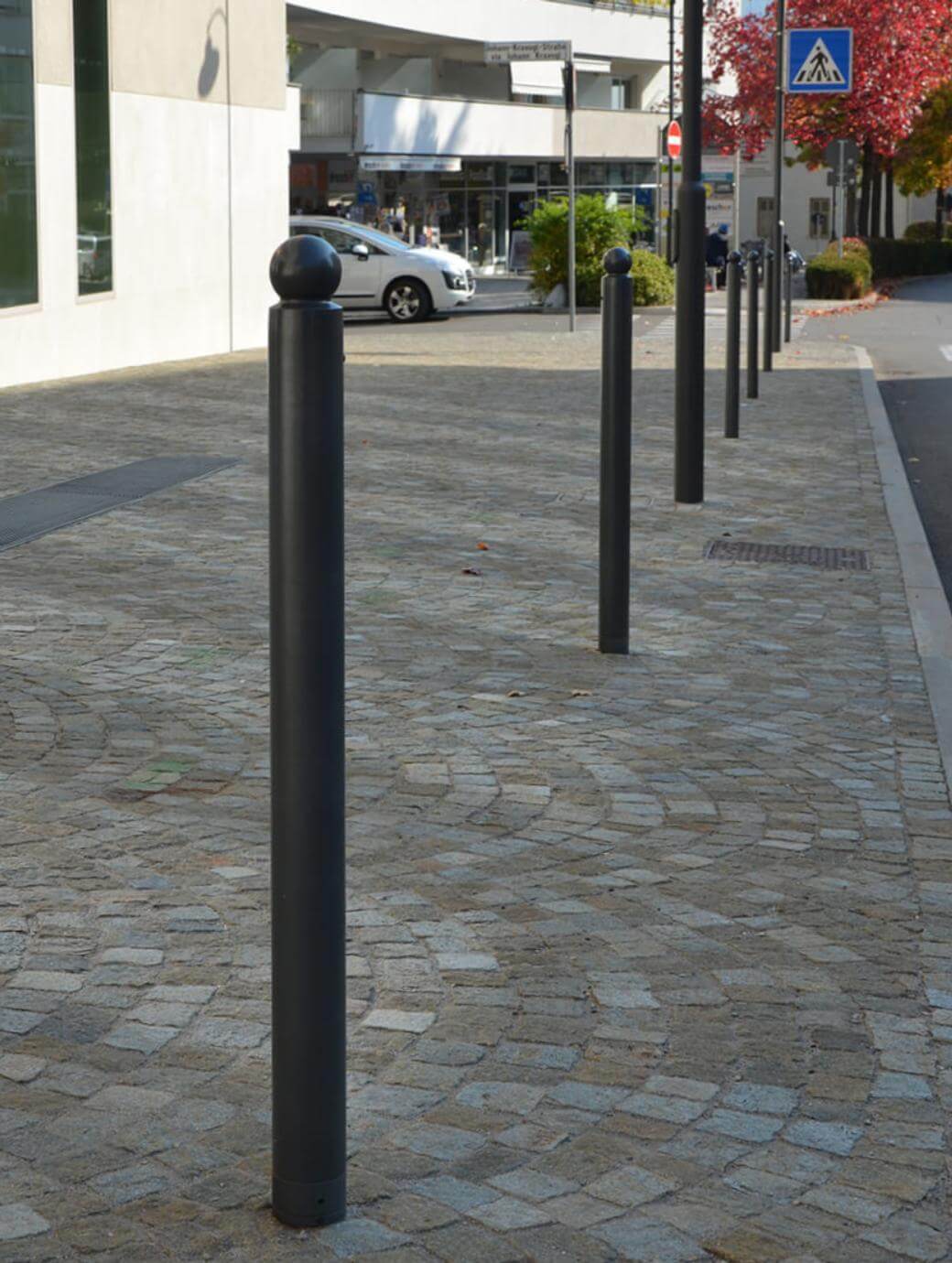 Augustaflex. Flexible steel bollards and posts