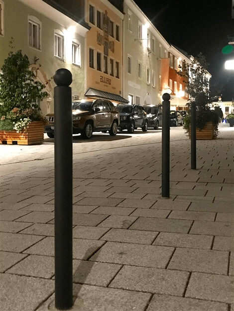 Augustaflex. Flexible steel bollards and posts